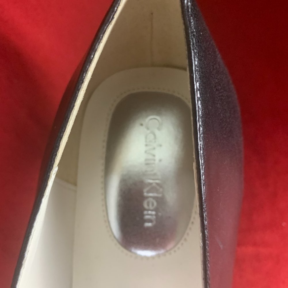 "Calvin Cline" Classic Kitten Pumps - Gem